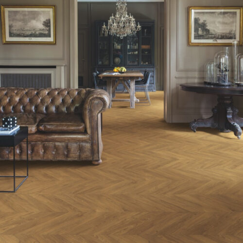 IPA4162: Quick-Step Impressive Patterns - Chevron Oak Brown